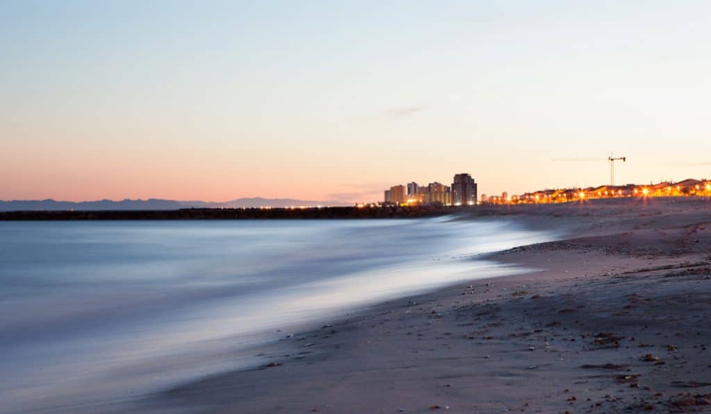 5 playas para estar solo en Valencia