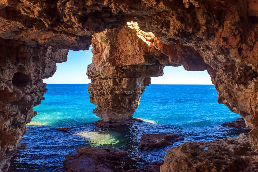 Las mejores calas cerca de Valencia para ir este verano 2025