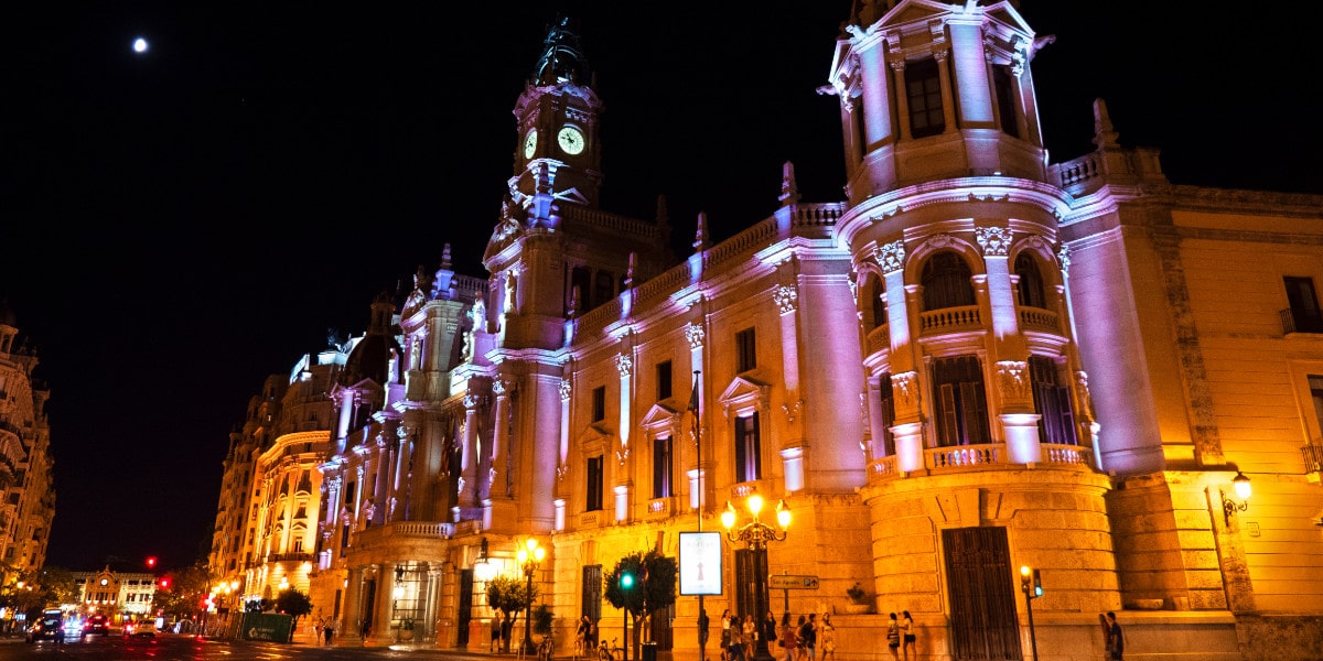 Espectáculo de video mapping en el Ayuntamiento de Valencia por los Goya