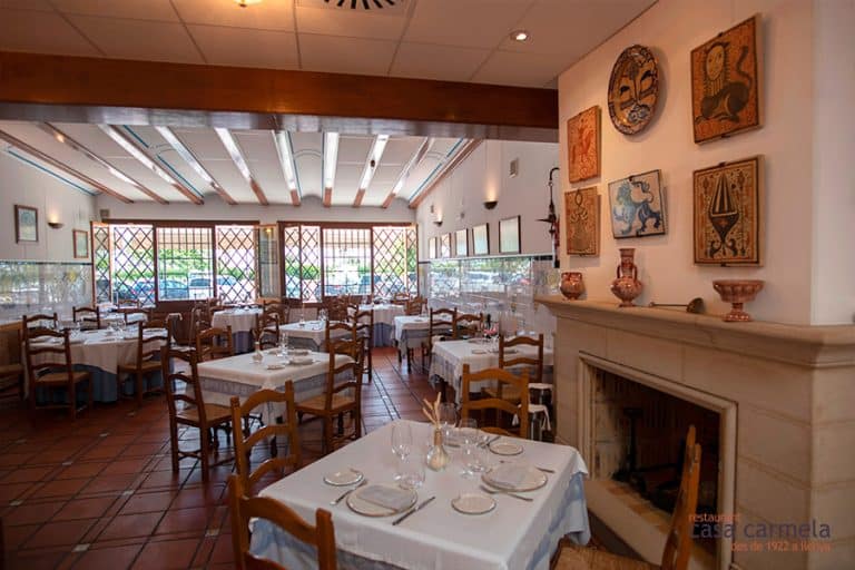 It is one of the most famous paellas in Valencia: it is made with ...