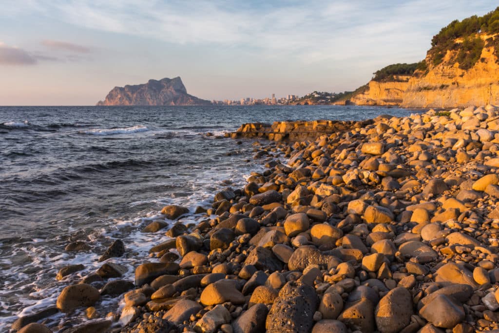 Cala Baladrar: a beach of crystalline waters in Benissa