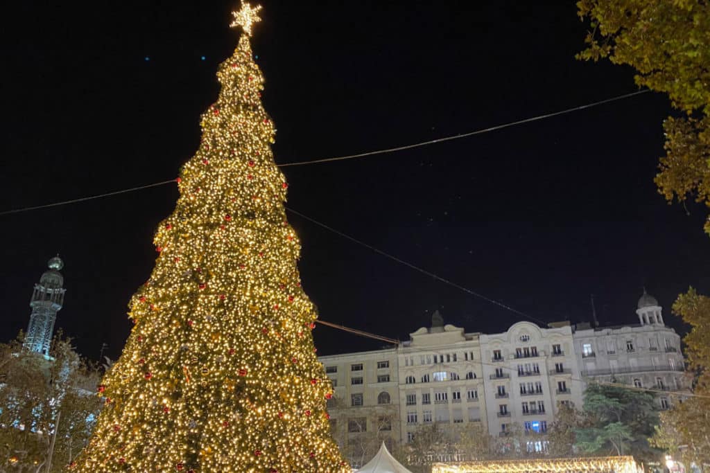 27 árboles de Navidad en Valencia: guía para encontrarlos todos