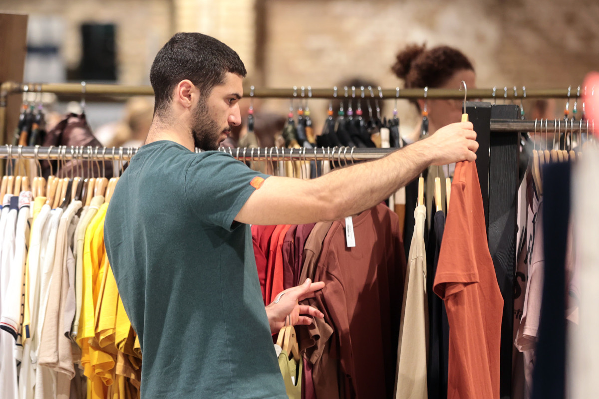 Mercado efímero de ropa en Valencia con descuentos del 70%