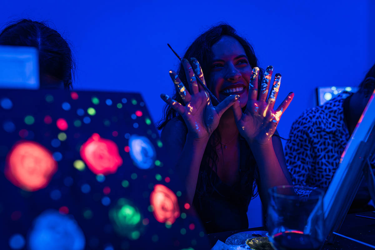 Neon Brush Valencia: el taller de pintura fluorescente