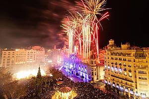 Big New Year's Eve party in Valencia's Town Hall Square: double session ...