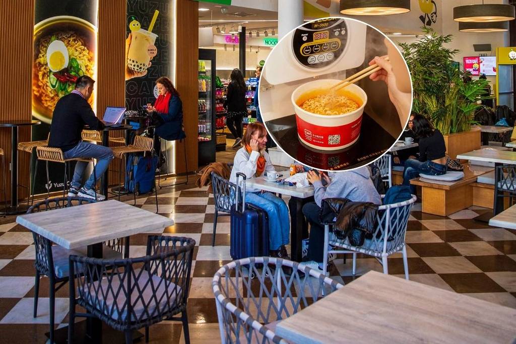 The corner of Valencia North Station that transports you to Japan: self ...