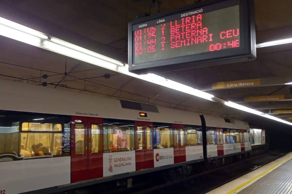 Confirmed by Metrovalencia: night trains every 10, 20, and 40 minutes ...
