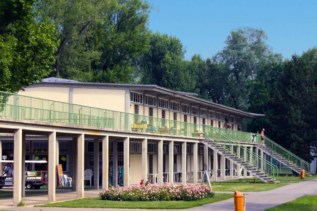30 min from Praterstern, you’ll discover the forgotten Vienna of the ...